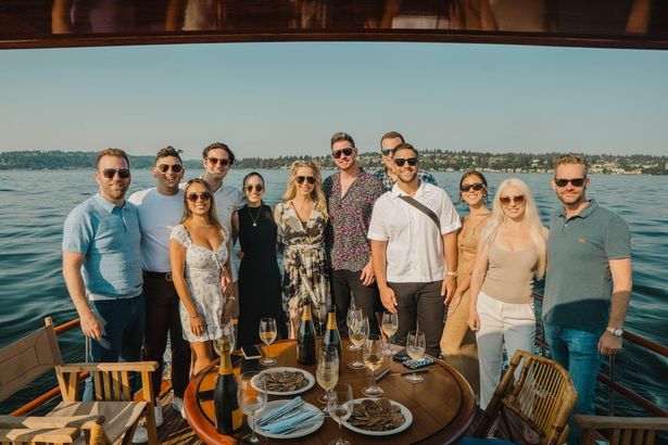 சுற்றுலாவுக்காக கோடிக்கணக்கில் செலவு செய்யும் முதலாளி.. கொடுத்து வைத்த ...